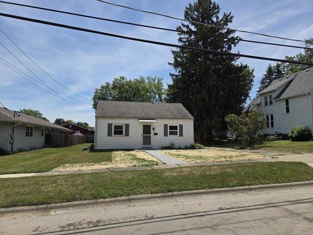 524 Amsterdam St, Woodstock, IL 60098