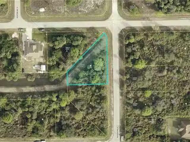 524 ALEXIA AVE S, LEHIGH ACRES, FL 33974 Single Family Residen.