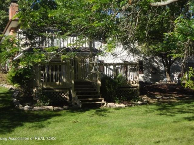 524 Gettysburg Dr, Lansing, MI 48917