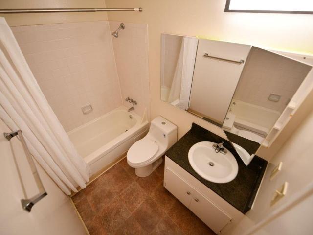 524 E 17th St. 2 Bedroom Apartment for Rent at 524 E 17th St, Oakland, CA 94606 Merritt