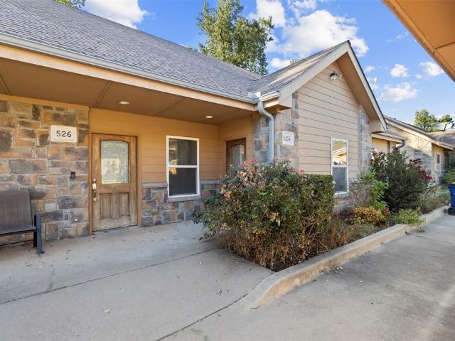 524 E Greenbriar Court