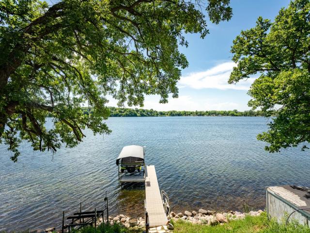 524 E Lake Cowdry Road NW