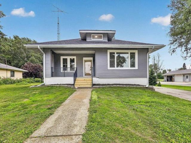 524 E Oak St, Juneau, WI 53039
