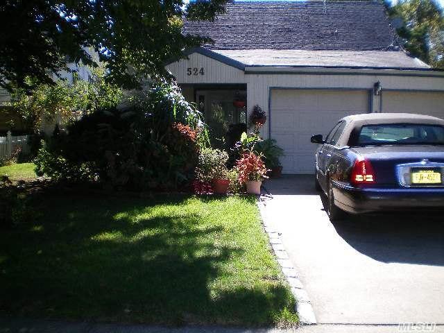 524 Livingston St, Westbury, NY 11590