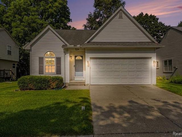 524 Mill Pond Dr, Fenton, MI 48430