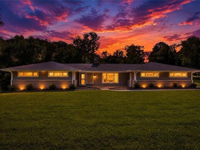 524 Munntown Rd, Finleyville, PA 15332