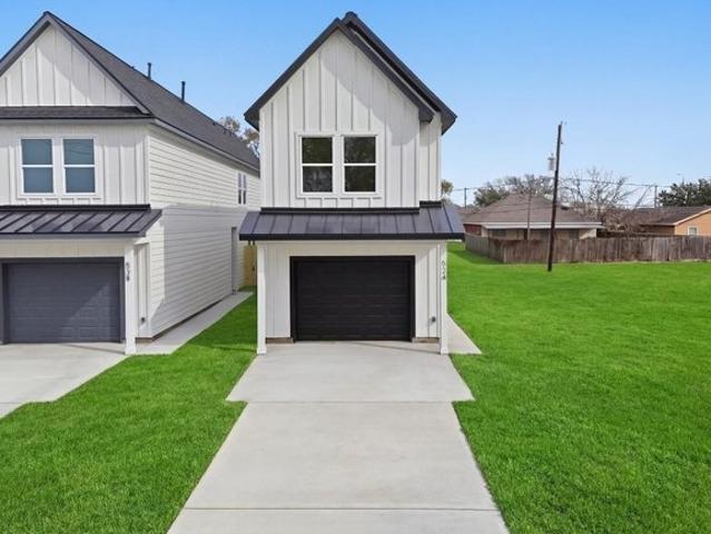 524 N 4th St, La Porte, TX 77571