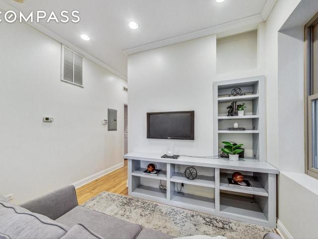524 N Armour St 1W, Chicago, IL