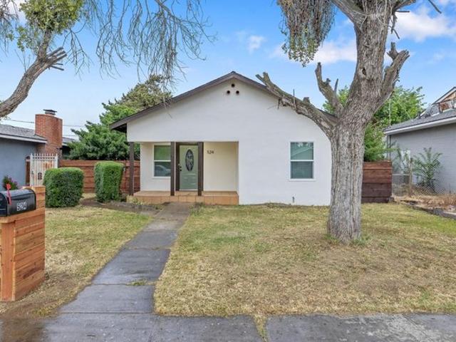 524 S 6th St, Kerman, CA 93630