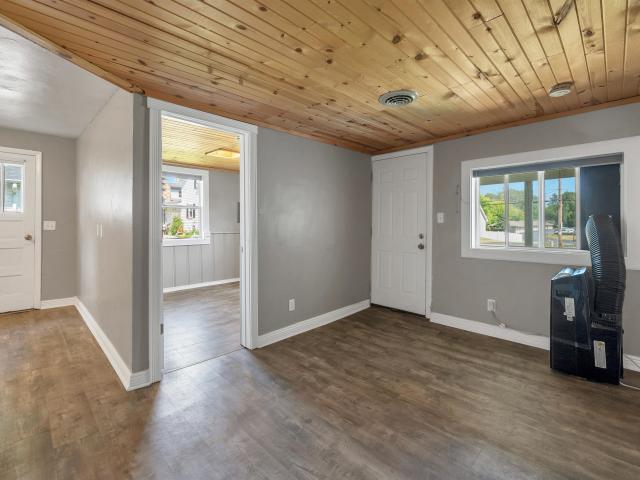 524 S 6TH Street