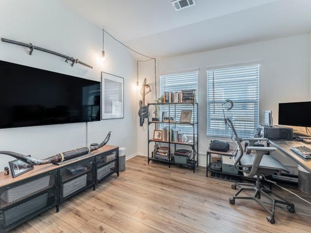 524 Sebring Cir, Hutto, TX 78634 | MLS #2615