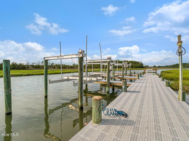 524 Shipmast Court # & Slip #4