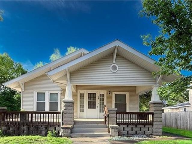 524 W Cherry St, Nevada, MO 64772