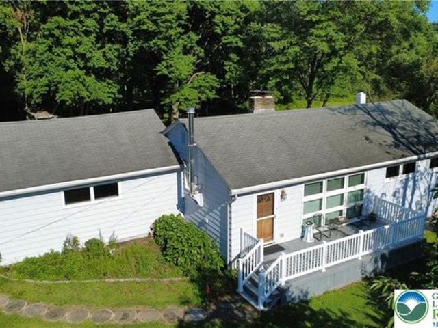 524 Walnut Dr, Lehigh Township, PA 18067