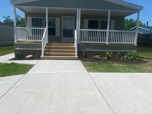 52543 Potomac Ct, Chesterfield Township, MI 48051