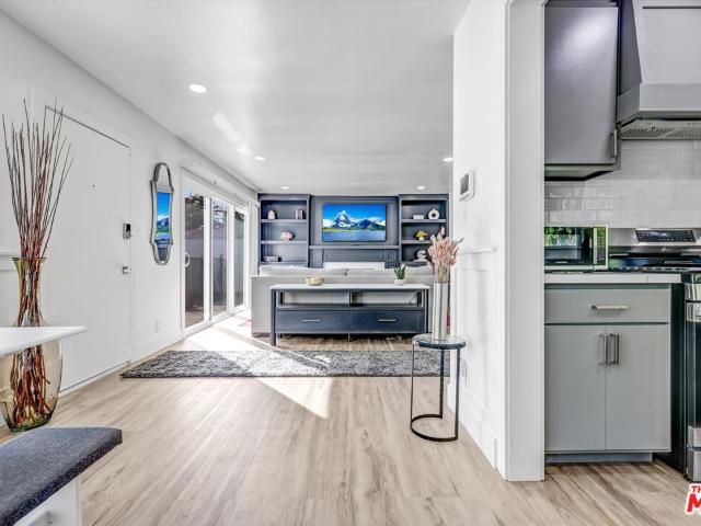 5254 Canoga Ave, Woodland Hills, CA 91364 | MLS #25631