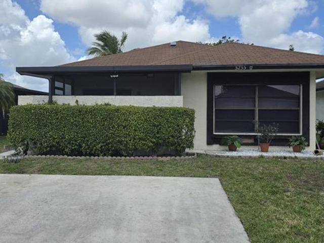 5255 Mendoza St, West Palm Beach, FL 33415