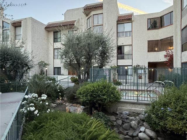 5255 Zelzah Ave, Unit 302, Encino, CA 91316 | MLS #SR26078 | Compass