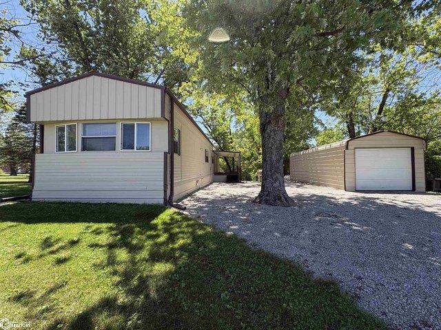 5256 4th St, Melrose, IA 52569