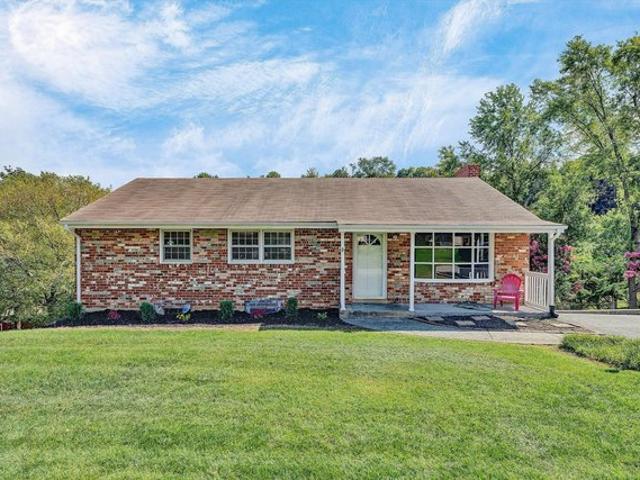 5258 Lakeland Dr, Roanoke, VA 24018