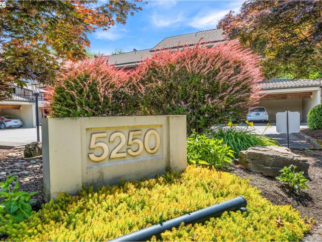 5250 S Landing Dr, Unit 310, Portland, OR 97239 | MLS #612683
