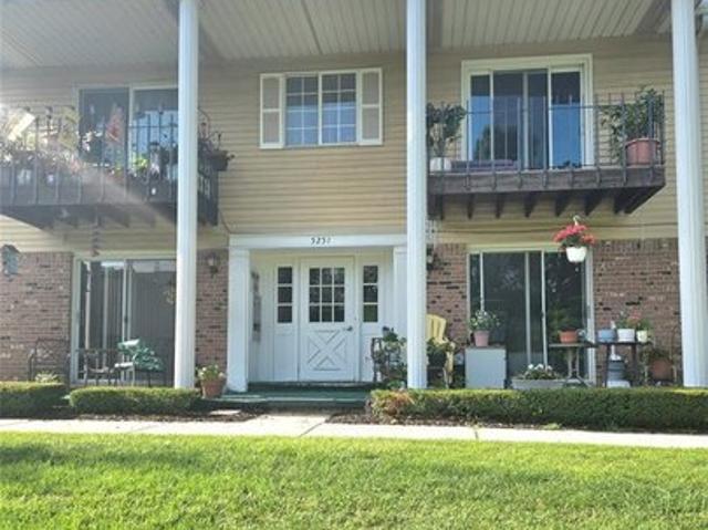 5251 Highland Rd Unit 214, Waterford Township, MI 48327
