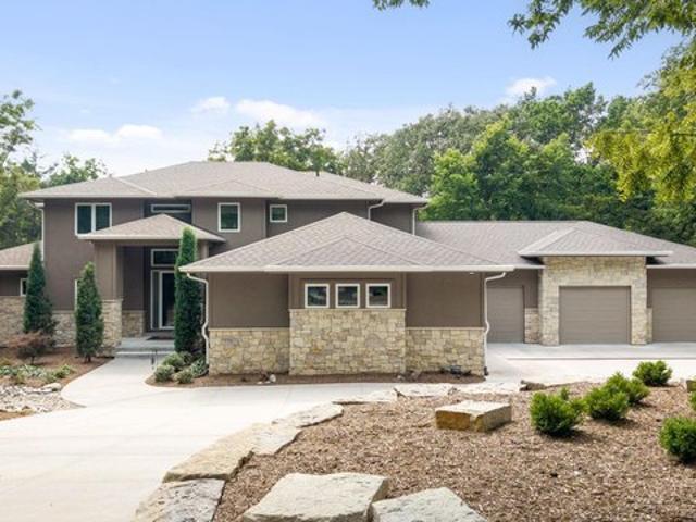 5252 S 238th St, Elkhorn, NE 68022
