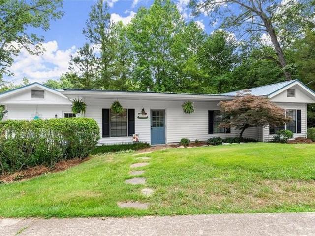 5252 Trudy Cir, Gainesville, GA 30504