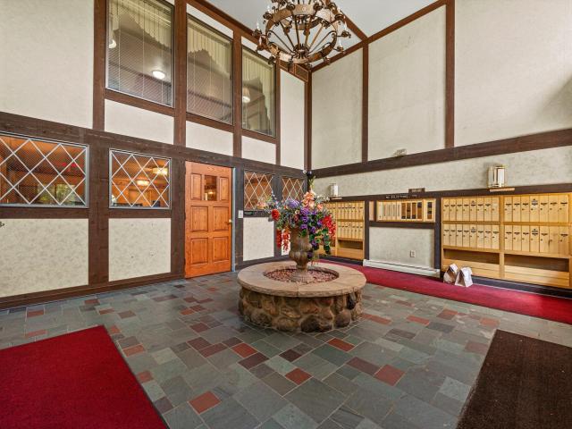 5253 N Lovers Lane Rd, Unit 322