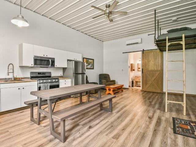 5253 E Farm Road 52