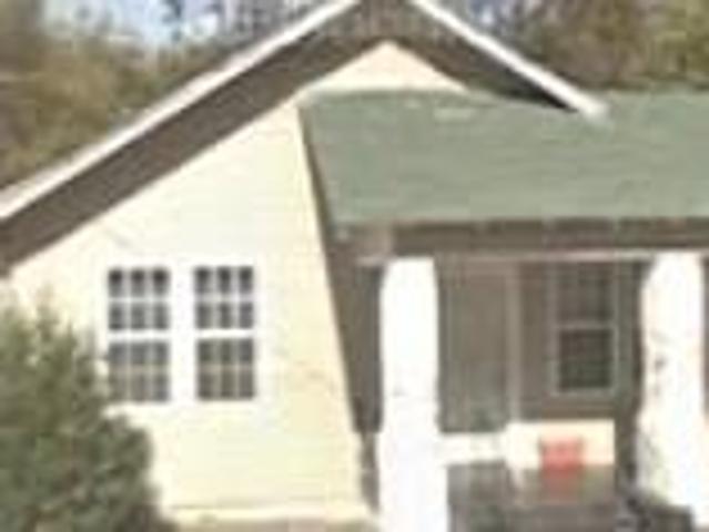 $525 / 3br Large front porch