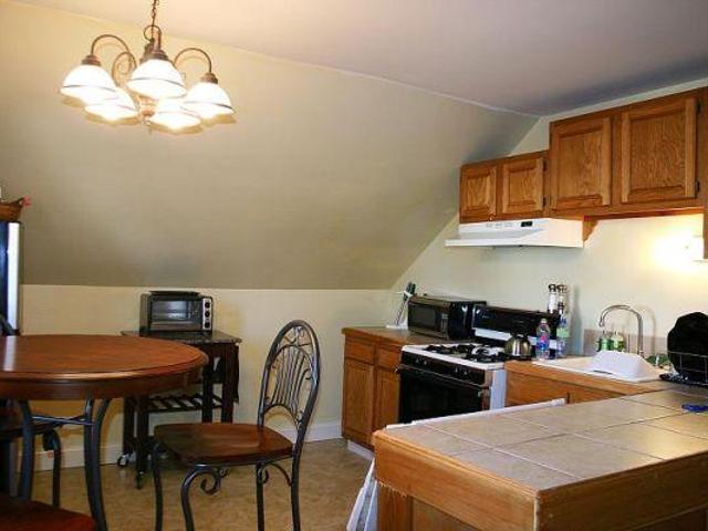 $525 / 1br Upper modern newly remodeled 1 bd rm apt for rent South Buffalo map