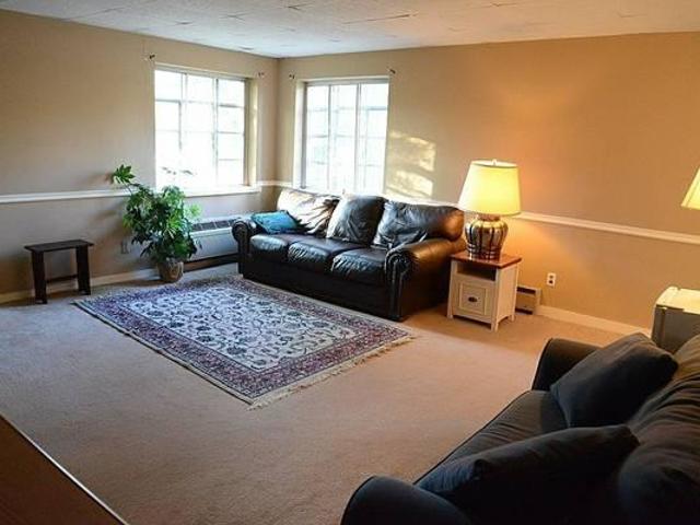 $525 / 1br 1200ft² Furnished Historic Carriage House Apartment Available