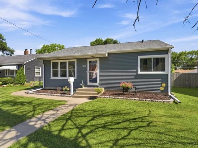 525 28th Ave, Moline, IL 61265
