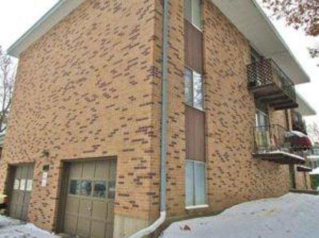 $525 / 2br 896ft² 2115 B Street 2115 B Street