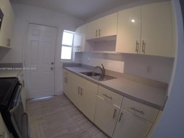 525 79th St #4, Miami Beach, FL 33141