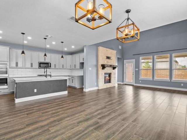 525 Compania Cv, Liberty Hill, TX 78642