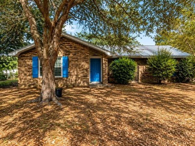 525 Carolyn St, Metter, GA 30439