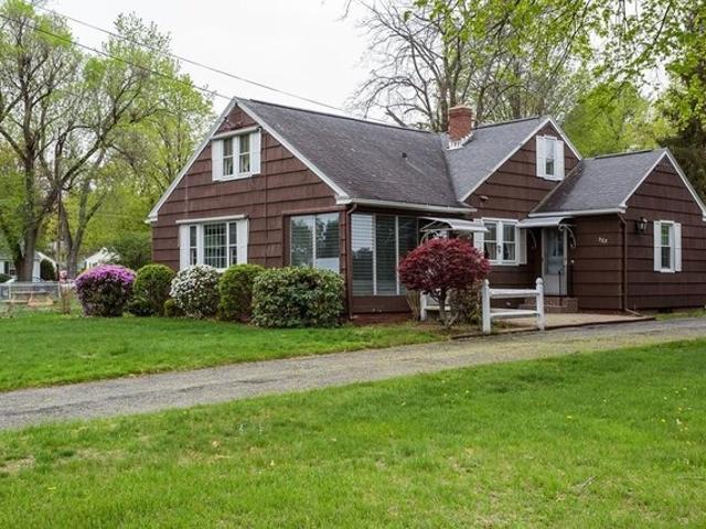 525 Chapin St, Ludlow, MA 01056