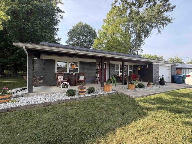 525 Circle Dr, Fairmount, IN 46928