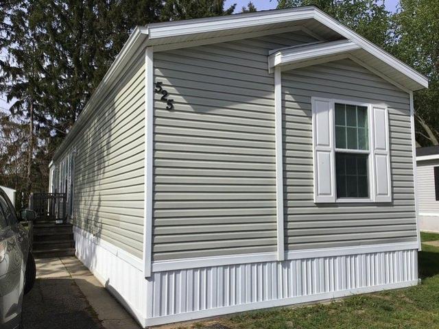 525 Bellewood Dr SE, Kentwood, MI 49548