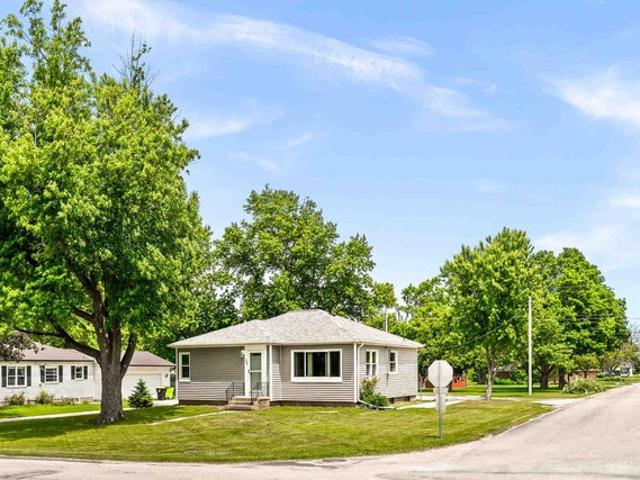 525 Grant St, Chenoa, IL 61726
