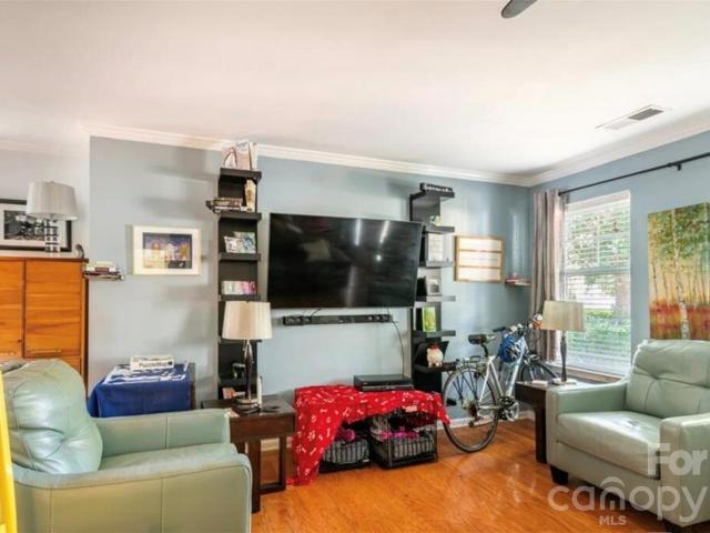 525 E 37th Street