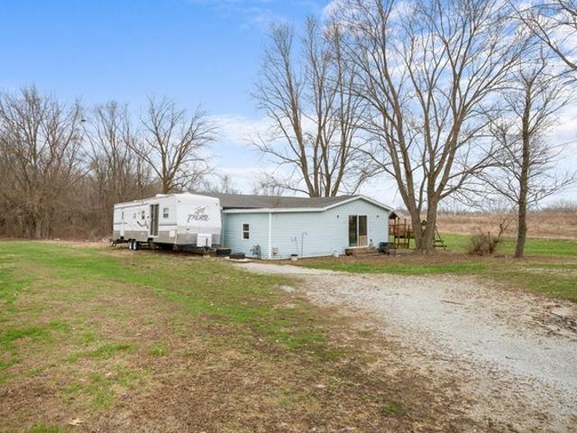 525 E Maple St, Westfield, IL 62474