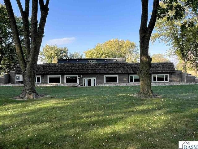 525 Elwell Ave, Butterfield, MN 56120