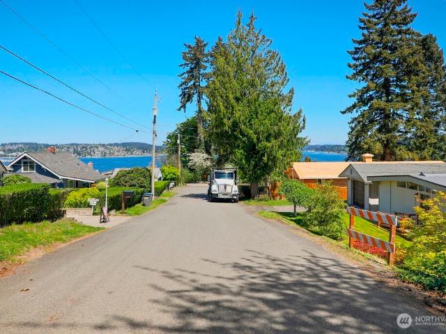 525 Farragut Ave N, Port Orchard, WA 98366 | MLS #2515 | Compass