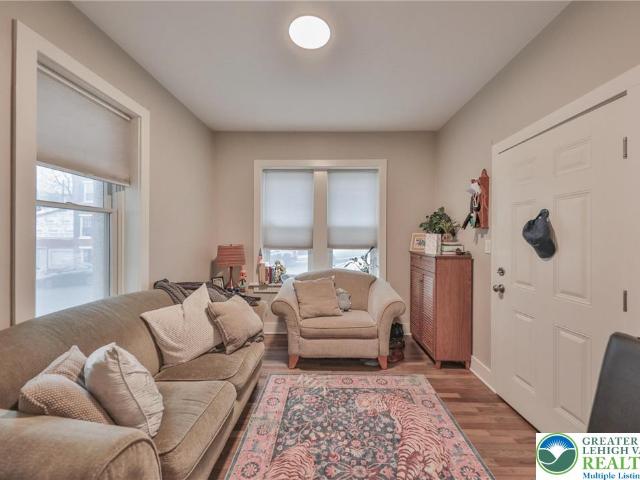 525 Ferry Street