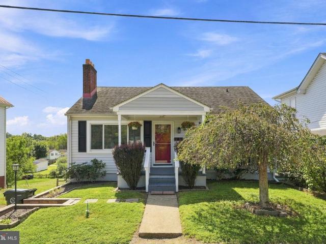 525 First St