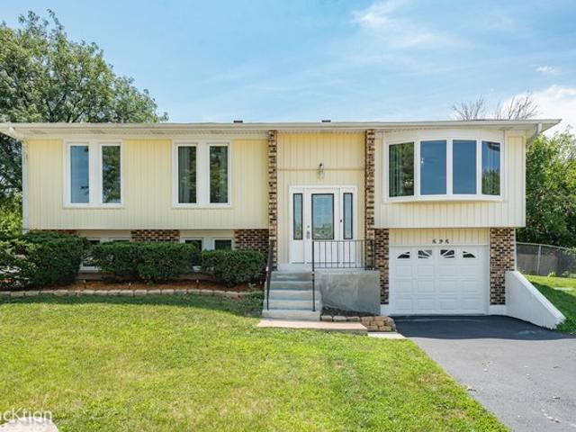 525 King Arthur Dr, Bolingbrook, IL 60440