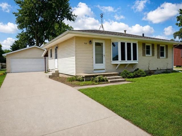 525 Helmet Ave, Waterloo, IA 50703